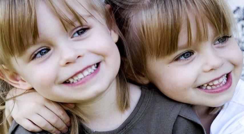 Two girls who resembled each other a lot attended the same daycare and ...